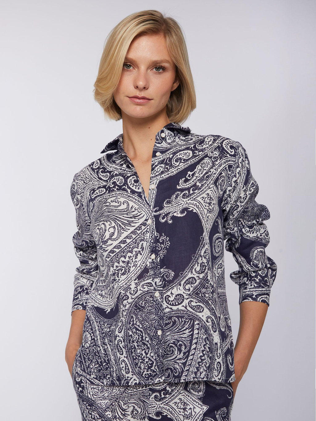 VILAGALLO PAISLEY LINEN BLOUSE - NAVY – Button Down SF